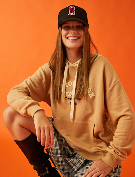 Koton Ole Genç Kız Kapüşonlu Nation Park İşlemeli Kanguru Cepli Sweatshirt