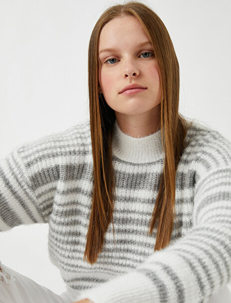 Koton Ole Genç Kız Çizgili Crop Kazak Bisiklet Yaka