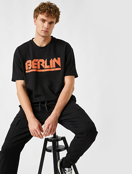 Koton Erkek Berlin Baskılı Oversize Tişört Koton Erkek Berlin Baskılı Oversize Tişört