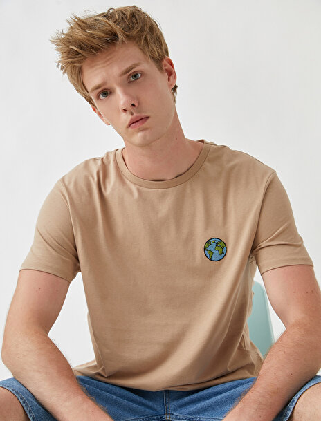 Koton Erkek Dünya Nakışlı Tişört Pamuklu Koton Erkek Dünya Nakışlı Tişört Pamuklu
