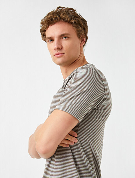 Koton Erkek Cepli Çizgili Basic Tişört