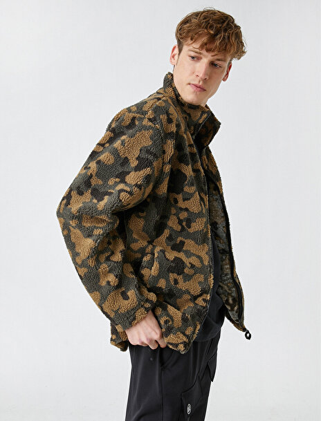 Koton Erkek Kamuflaj Desenli Peluş Mont