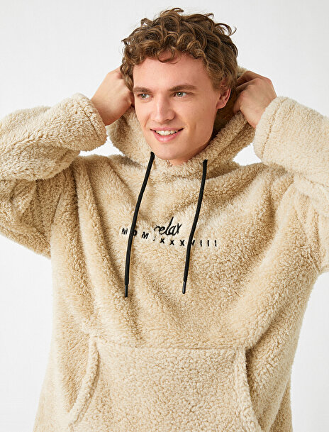Koton Erkek Peluş İşlemeli Kapşonlu Sweatshirt