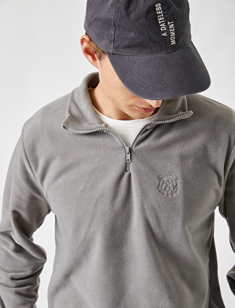 Koton Erkek Buldog İşlemeli Yarım Fermuarlı Sweatshirt Koton Erkek Buldog İşlemeli Yarım Fermuarlı Sweatshirt