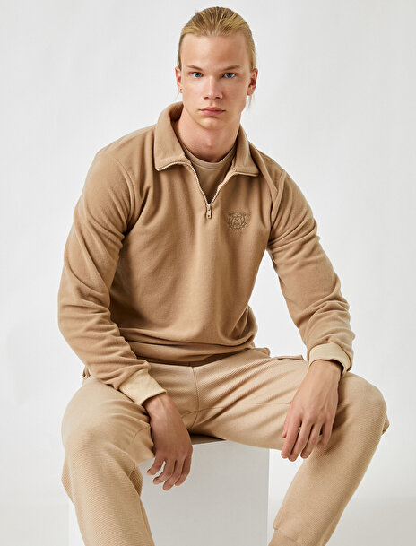 Koton Erkek Buldog İşlemeli Yarım Fermuarlı Sweatshirt Koton Erkek Buldog İşlemeli Yarım Fermuarlı Sweatshirt