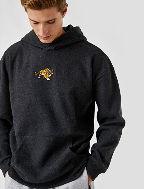 Koton Erkek Kaplan İşlemeli Kapşonlu Sweatshirt