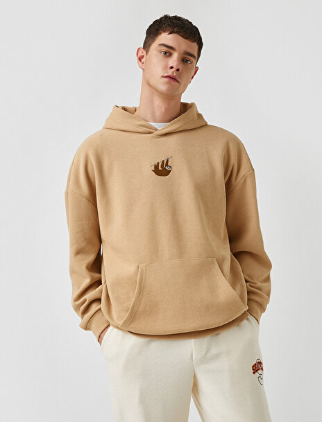 Koton Erkek Tembel Hayvan İşlemeli Kapşonlu Sweatshirt Koton Erkek Tembel Hayvan İşlemeli Kapşonlu Sweatshirt
