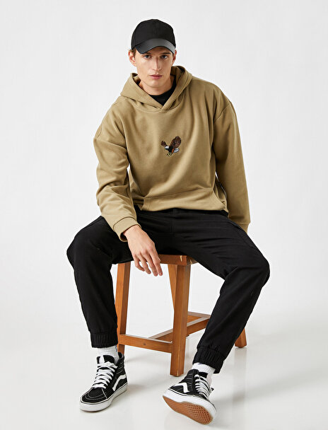 Koton Erkek Kartal İşlemeli Oversize Kapüşonlu Sweatshirt