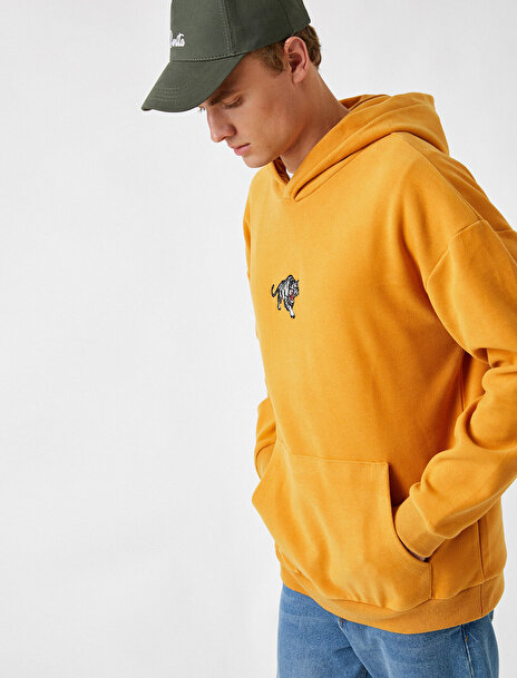 Koton Erkek Kaplan İşlemeli Kadife Kapşonlu Sweatshirt