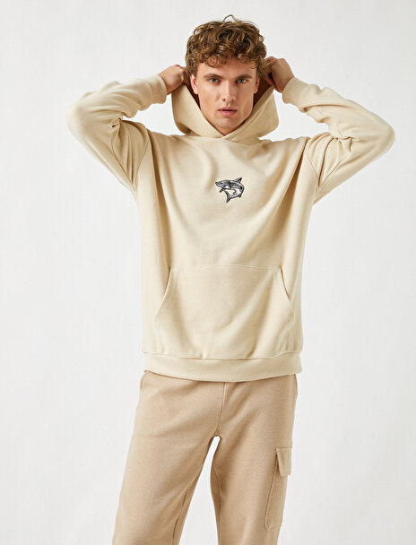 Koton Erkek Köpek Balığı İşlemeli Oversize Kapüşonlu Sweatshirt Koton Erkek Köpek Balığı İşlemeli Oversize Kapüşonlu Sweatshirt