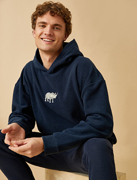 Koton Erkek Gergedan İşlemeli Kapşonlu Sweatshirt