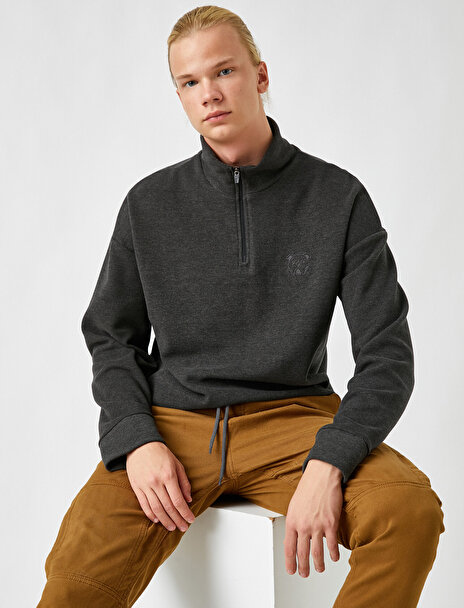 Koton Erkek Buldog İşlemeli Yarım Fermuar Sweatshirt Koton Erkek Buldog İşlemeli Yarım Fermuar Sweatshirt