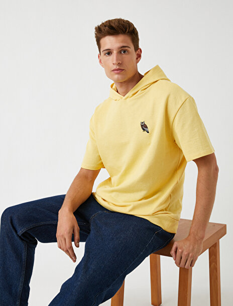 Koton Erkek Kısa Kollu Kapüşonlu Sweatshirt İşlemeli Koton Erkek Kısa Kollu Kapüşonlu Sweatshirt İşlemeli