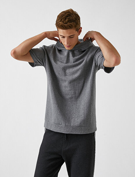 Koton Erkek Kısa Kollu Kapüşonlu Sweatshirt Koton Erkek Kısa Kollu Kapüşonlu Sweatshirt
