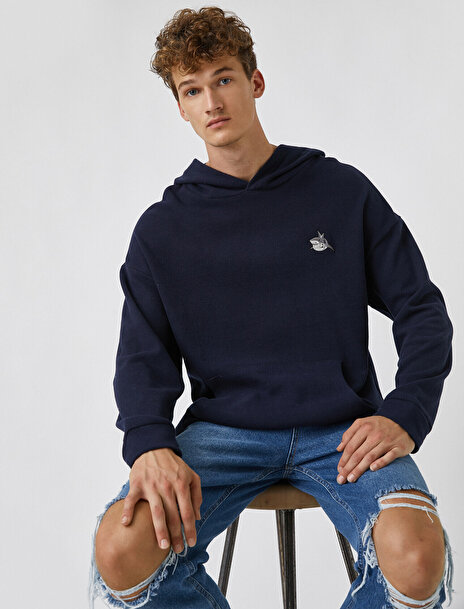 Koton Erkek Minimal İşlemeli Sweatshirt Kapşonlu Koton Erkek Minimal İşlemeli Sweatshirt Kapşonlu
