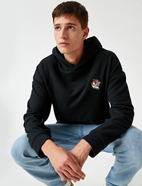 Koton Erkek Minimal İşlemeli Sweatshirt Kapşonlu Koton Erkek Minimal İşlemeli Sweatshirt Kapşonlu