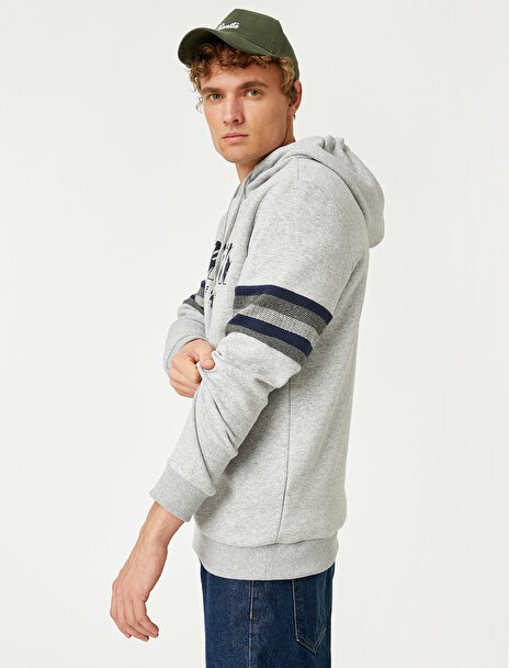 Koton Erkek Kolu Şeritli Kapşonlu Sweatshirt Koton Erkek Kolu Şeritli Kapşonlu Sweatshirt