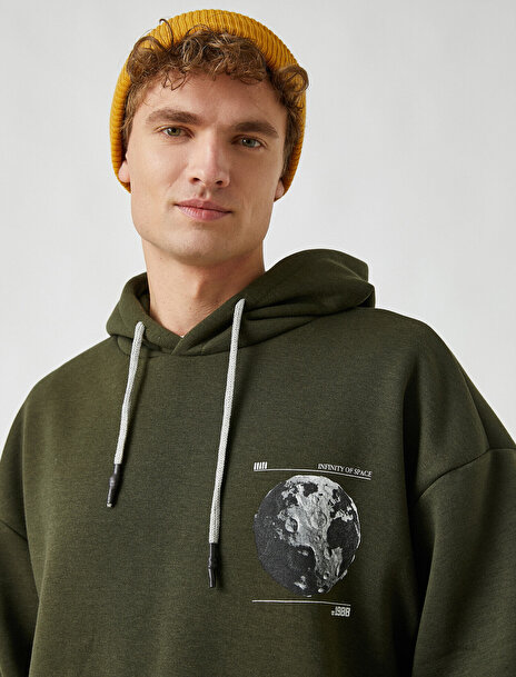 Koton Erkek Dolunay Baskılı Kapşonlu Sweatshirt Koton Erkek Dolunay Baskılı Kapşonlu Sweatshirt