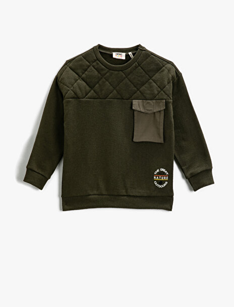 Koton Erkek Çocuk Kapitone Detaylı Baskılı Cepli Sweatshirt Uzun Kollu Bisiklet Yaka Koton Erkek Çocuk Kapitone Detaylı Baskılı Cepli Sweatshirt Uzun Kollu Bisiklet Yaka