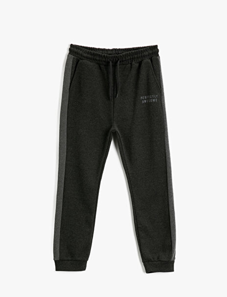Koton Erkek Çocuk Baskılı Jogger Eşofman Altı Yanları Şeritli Koton Erkek Çocuk Baskılı Jogger Eşofman Altı Yanları Şeritli