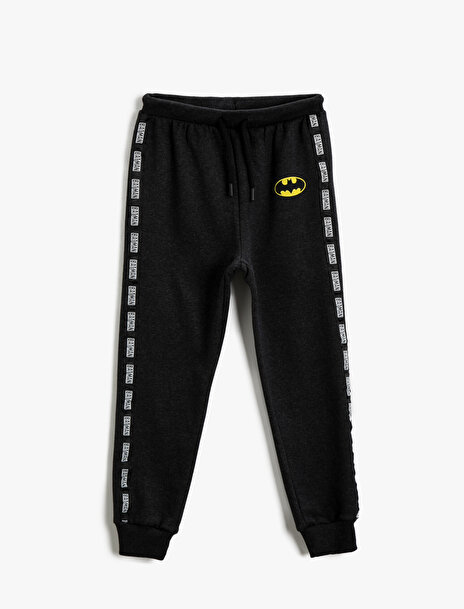 Koton Erkek Çocuk Batman Lisanslı Jogger Eşofman Altı Beli Bağlamalı Jogger Eşofman Altı Koton Erkek Çocuk Batman Lisanslı Jogger Eşofman Altı Beli Bağlamalı Jogger Eşofman Altı