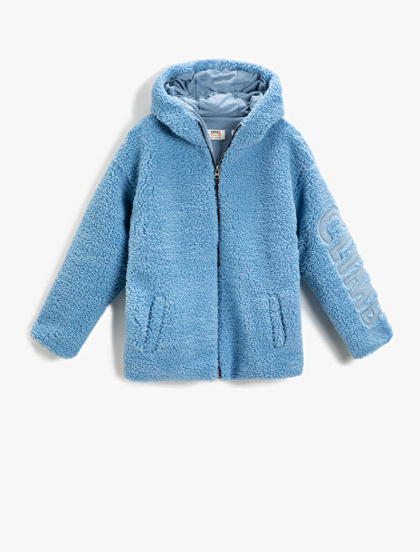 Koton Erkek Çocuk Peluş Kapüşonlu Mont Slogan Nakışlı Fermuarlı