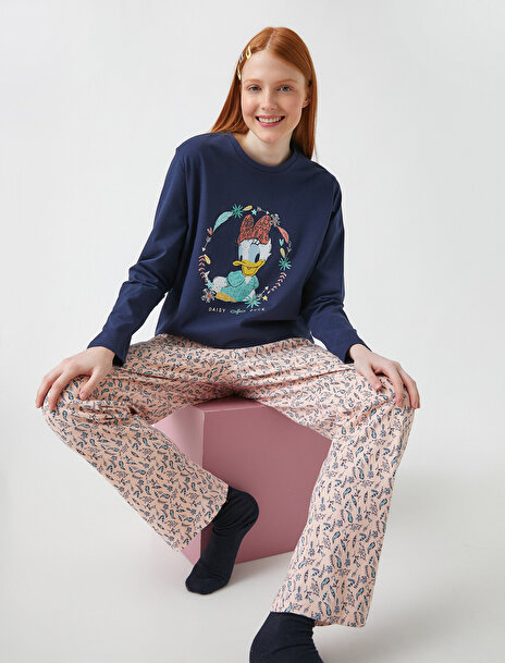 Koton Kadın Daisy Duck Lisanslı Pamuklu Pijama Takımı Koton Kadın Daisy Duck Lisanslı Pamuklu Pijama Takımı