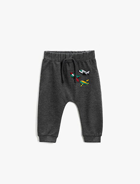Koton Erkek Çocuk Jogger Eşofman Altı Uçak Baskılı Belden Bağlamalı Koton Erkek Çocuk Jogger Eşofman Altı Uçak Baskılı Belden Bağlamalı