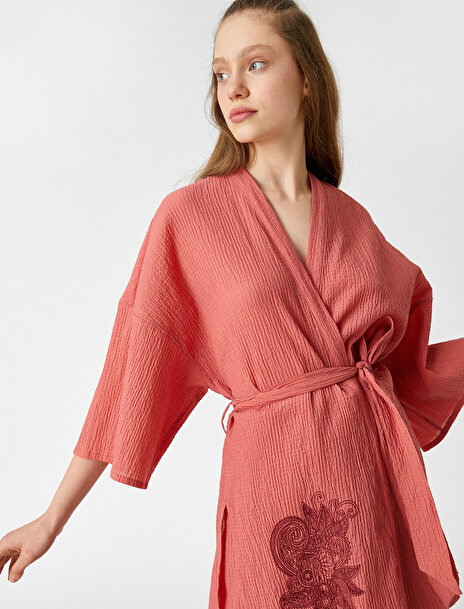 Koton Kadın Nakışlı Yoga Kimono Kuşak Detaylı Koton Kadın Nakışlı Yoga Kimono Kuşak Detaylı