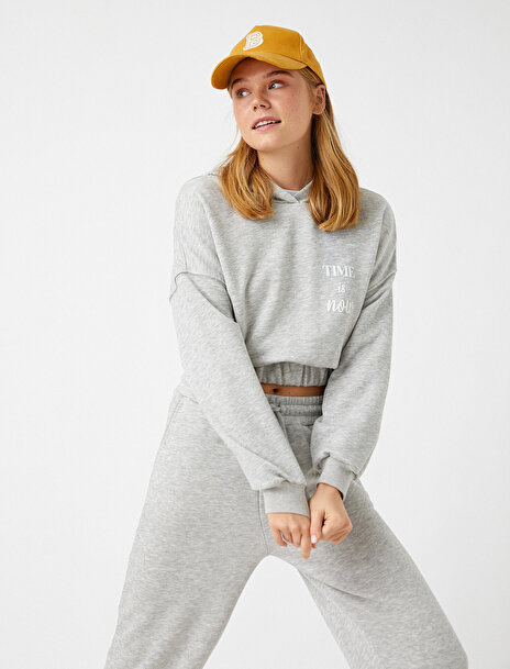 Koton Kadın Beli Lastikli Kapüşonlu Baskılı Crop Sweatshirt Koton Kadın Beli Lastikli Kapüşonlu Baskılı Crop Sweatshirt
