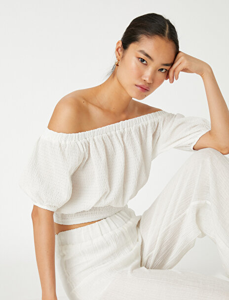 Koton Kadın Crop Bluz Gipe Detaylı Omzu Açık Koton Kadın Crop Bluz Gipe Detaylı Omzu Açık