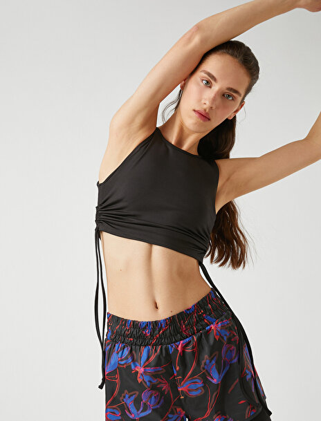Koton Kadın Halter Yaka Yanları Büzgülü Crop Atlet Koton Kadın Halter Yaka Yanları Büzgülü Crop Atlet