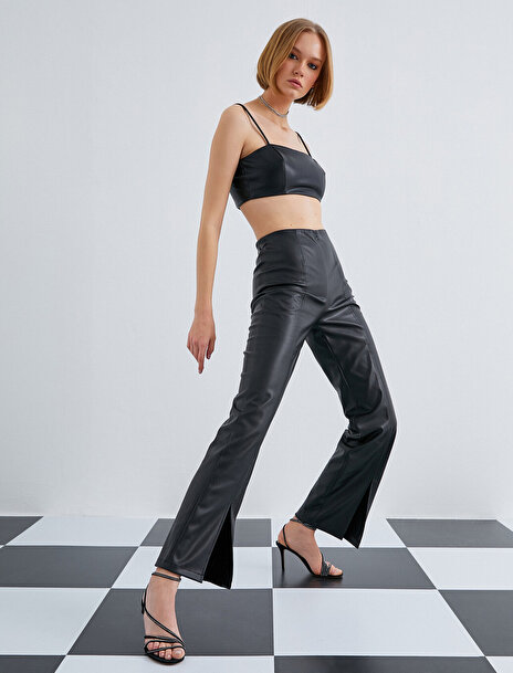 Koton Kadın Paçası Yırtmaçlı Deri Görünümlü Bol Paça Pantolon