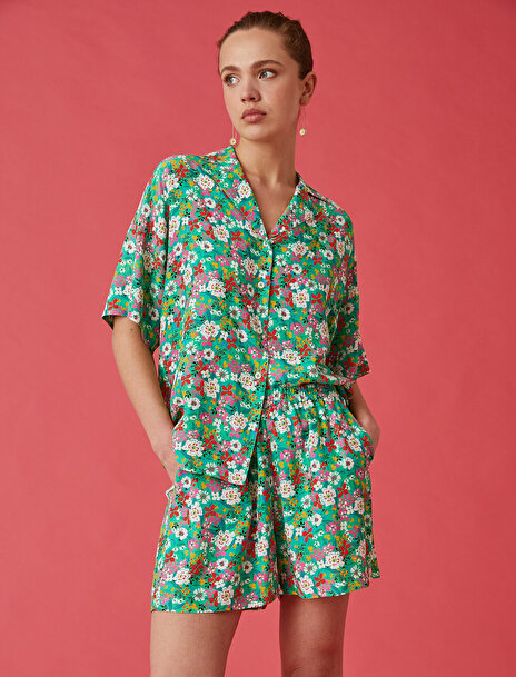 Koton Kadın Çiçekli Mini Şort Cepli Beli Lastikli