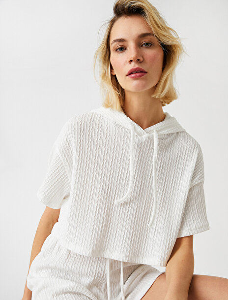 Koton Kadın Crop Tişört Kapüşonlu Yarasa Kollu Koton Kadın Crop Tişört Kapüşonlu Yarasa Kollu