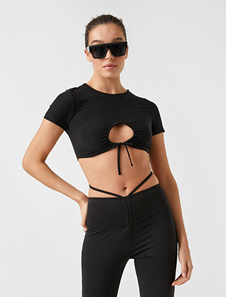 Koton Kadın Pencere Detaylı Crop Kısa Kollu Tişört Koton Kadın Pencere Detaylı Crop Kısa Kollu Tişört
