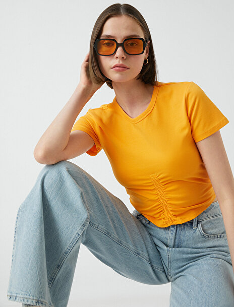 Koton Kadın Crop Bisiklet Yaka Büzgü Detaylı Kısa Kollu Tişört Pamuklu