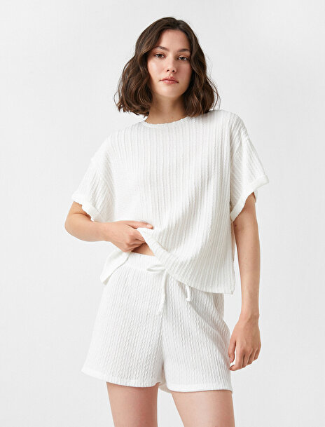 Koton Kadın Örgü Desenli Tişört Kısa Kollu Bisiklet Yaka