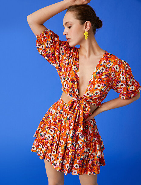 Koton Kadın Çiçekli Crop Bluz V Yaka Bağlama Detaylı