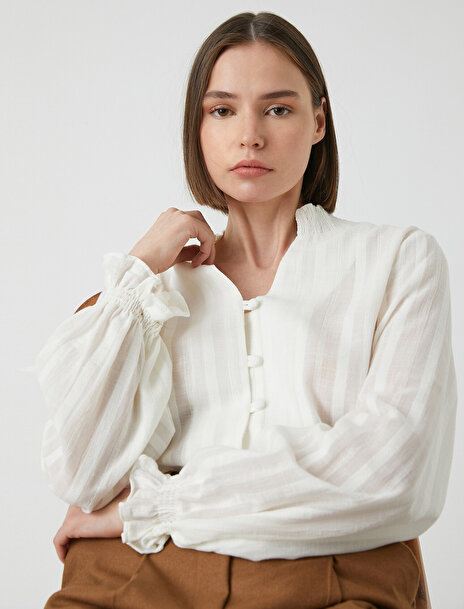 Koton Kadın Oversize Büzgülü Lastikli Hakim Yaka Uzun Kollu Gömlek Koton Kadın Oversize Büzgülü Lastikli Hakim Yaka Uzun Kollu Gömlek