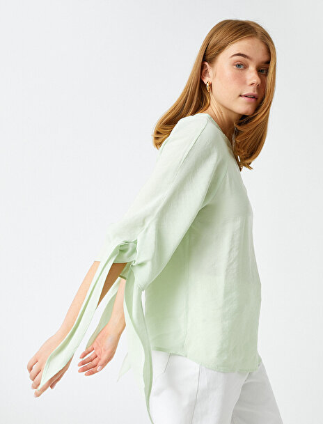 Koton Kadın Kolları Bağlama Detaylı Bluz Bisiklet Yaka