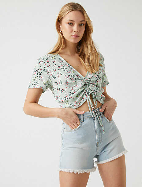 Koton Kadın Çiçekli Crop Bluz V Yaka Bağlama Detaylı