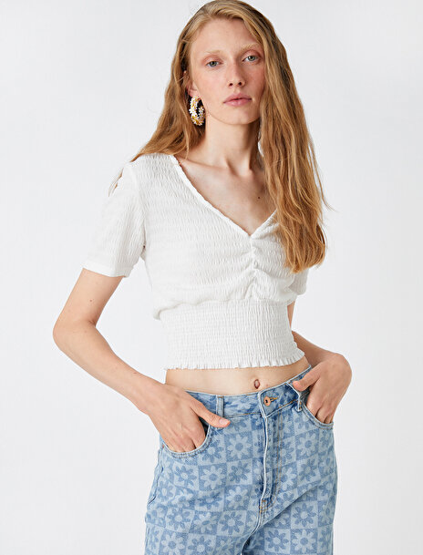 Koton Kadın Crop Bluz Gipe Detaylı V Yaka Koton Kadın Crop Bluz Gipe Detaylı V Yaka