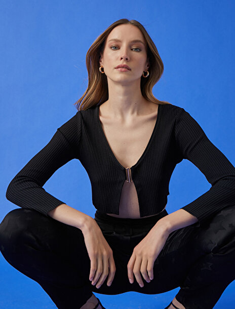 Koton Kadın Ece Sükan X Koton - Metal Tokalı Triko Crop Hırka