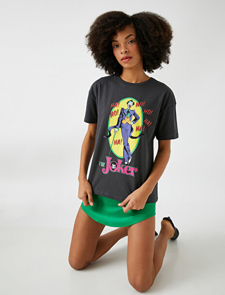 Koton Kadın Joker Lisanslı Kısa Kollu Tişört Koton Kadın Joker Lisanslı Kısa Kollu Tişört