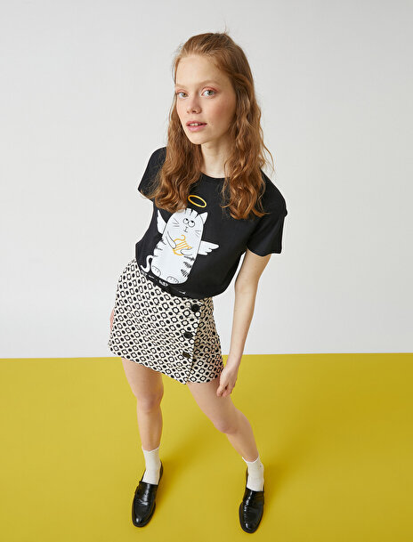 Koton Kadın Kedi Temalı Baskılı Bisiklet Yaka Kısa Kollu Tişört Koton Kadın Kedi Temalı Baskılı Bisiklet Yaka Kısa Kollu Tişört