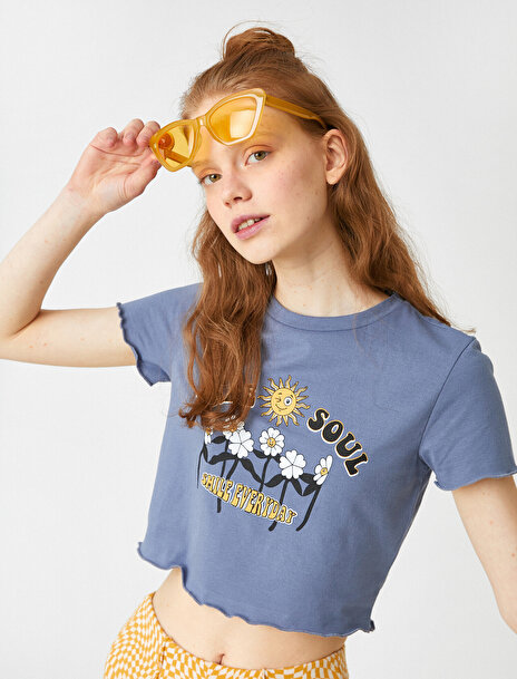 Koton Kadın Yaz Temalı Baskılı Kısa Kollu Bisiklet Yaka Crop Tişört