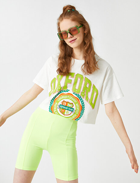 Koton Kadın Oversize Kolej Baskılı Kısa Kollu Bisiklet Yaka Crop Tişört Koton Kadın Oversize Kolej Baskılı Kısa Kollu Bisiklet Yaka Crop Tişört