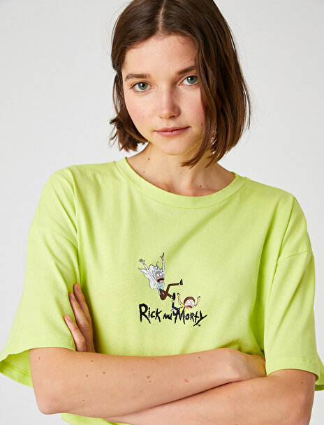 Koton Kadın Ricky and Morty Baskılı Tişört Lisanslı Kısa Kollu Bisiklet Yaka Koton Kadın Ricky and Morty Baskılı Tişört Lisanslı Kısa Kollu Bisiklet Yaka