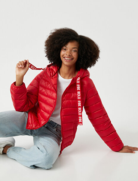 Koton Kadın Şişme Mont Kapüşonlu Yazı Baskılı